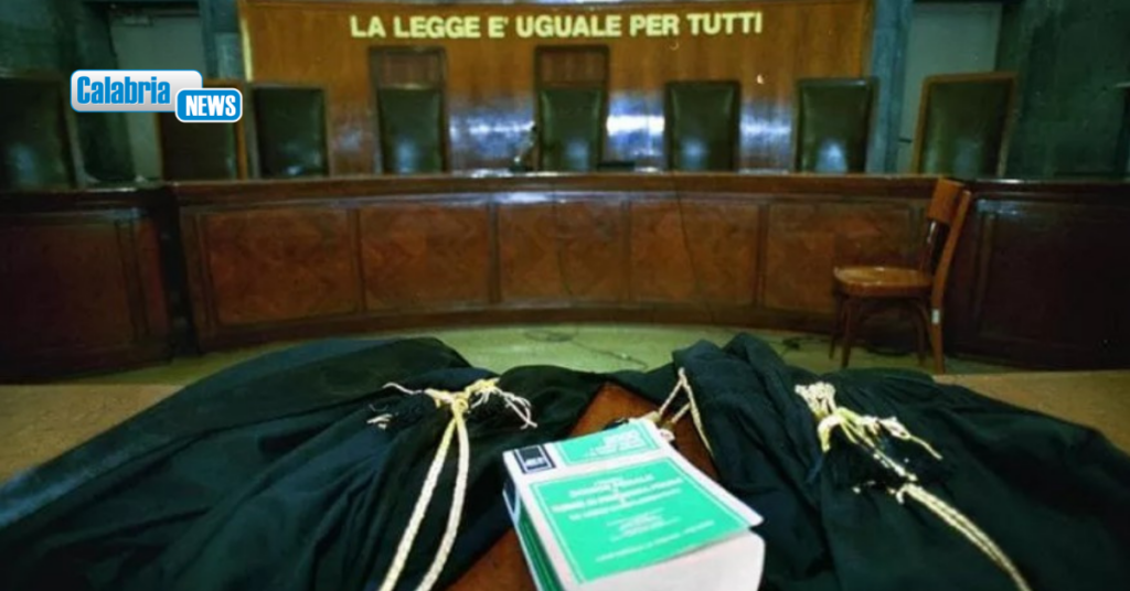 Lamezia, tentata estorsione e armi con l'aggravante mafiosa: assolti i ...